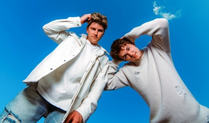 TWINSICK with SNAKOZ b2b Todd Banks Additional Offers