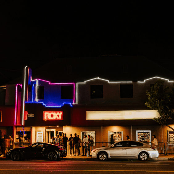 Roxy Theater Los Angeles Roxy Lights Up Restored Marquee With United